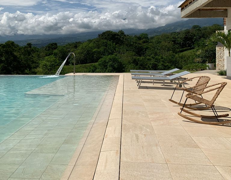 ¿De qué color se verá el agua de mi piscina?