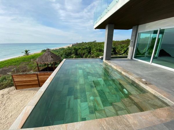 A Rosa Gres porcelain stoneware pool in paradise | Rosa Gres