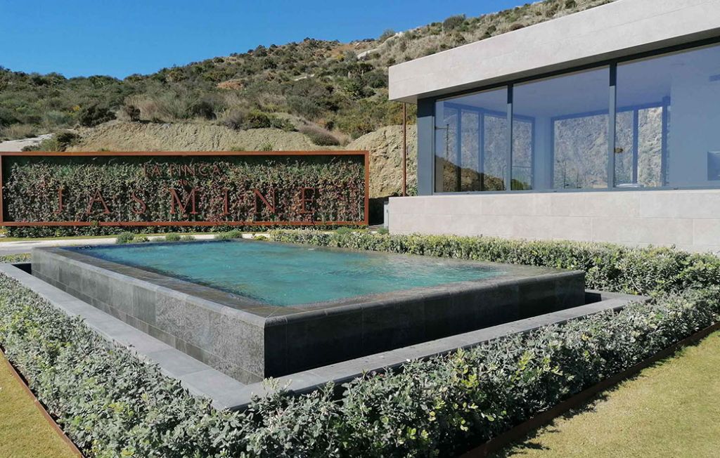 Piscinas Desbordantes y Rejillas Porcelánicas | Rosa Gres